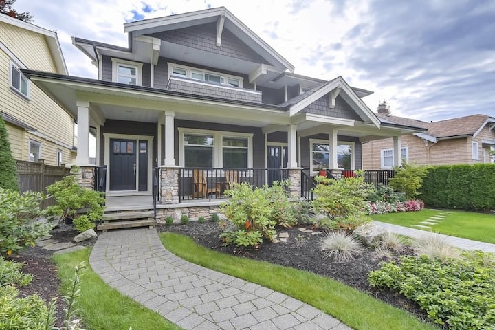 One Bedroom Suite In Central Lonsdale Location! - North Vancouver