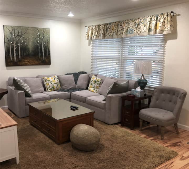 Charming Storybook House (可爱阿凯迪亚现代化独立的小房子) - Pasadena, CA