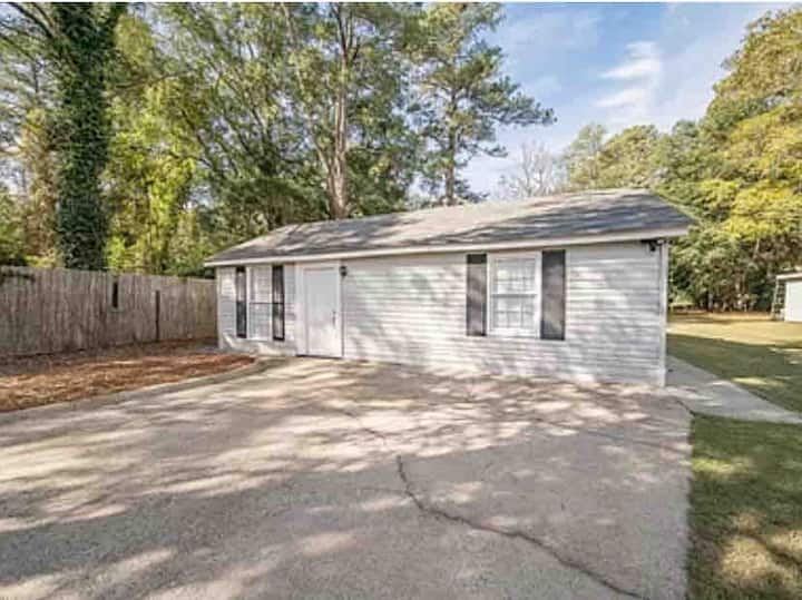 Newly Renovated 1 Bedroom W/office Sleeps 4 - Columbus, GA