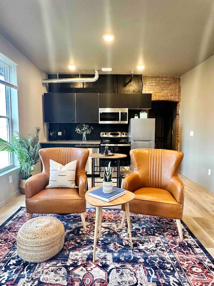 Stylish Studio - Free Parking, Prime Location - Comerica Park