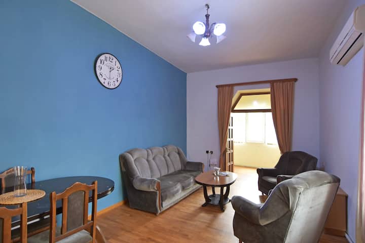 Bright Cozy Apartment In The Heart Of Yerevan - Ereván