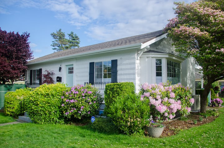 Quiet & Peaceful Sunset Hill (Ballard) With Ac - Seattle, WA