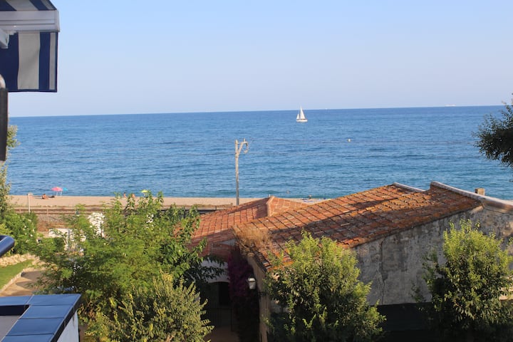 Duplex Frente Al Mar En La Costa De Barcelona - Calella