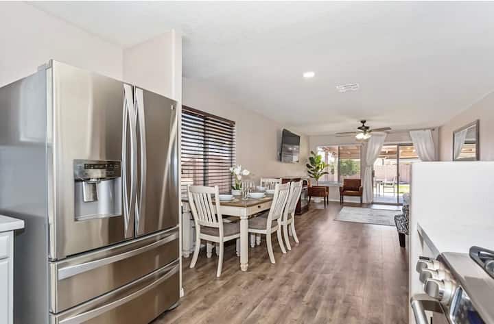 Cozy 3 Bedroom Home With Large Backyard! - Goodyear, AZ