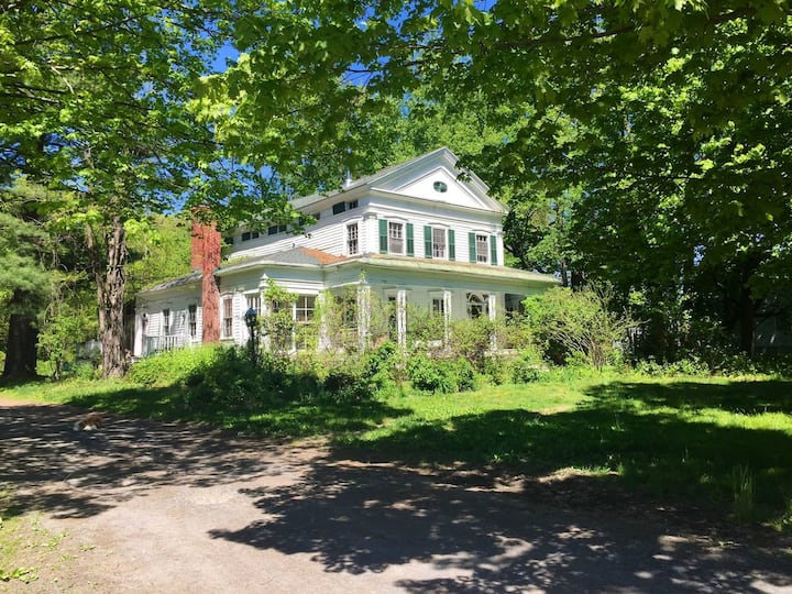 Soulful Vintage Farmhouse - New Paltz, NY
