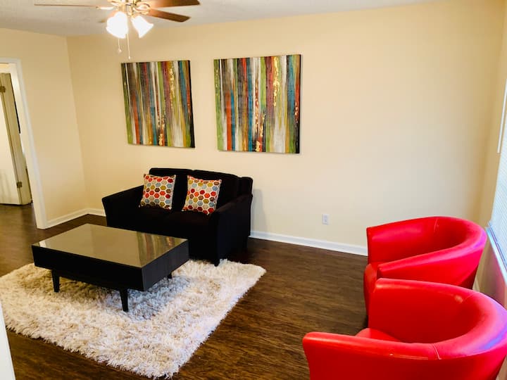 Big Cozy Home! Sleeps 12+
Close To Airport - Memphis, TN