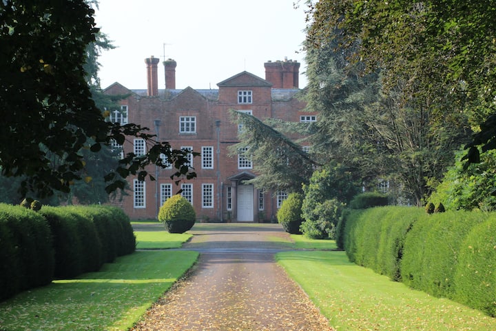 Gardener’s Cottage, Henley Hall, Perfect Location - Herefordshire