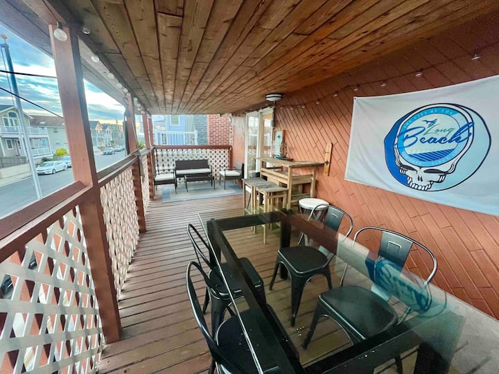 Walk To The Beach! (3 Bedroom) - Long Beach, NY