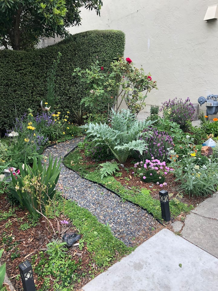 Charming, Private Townhouse, Centrally Located - Alameda, CA