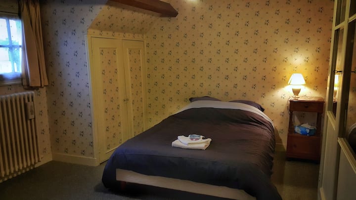 C4 / Chambre Dans Une Paisible Maison Avec Jardin - Chartres