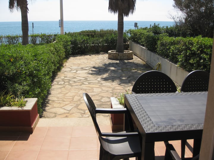 Apto Con Patio Grande En Primera Línea De La Playa - Alcossebre