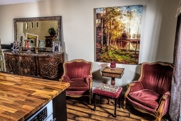Peaceful Home With A European Touch! - Burnaby