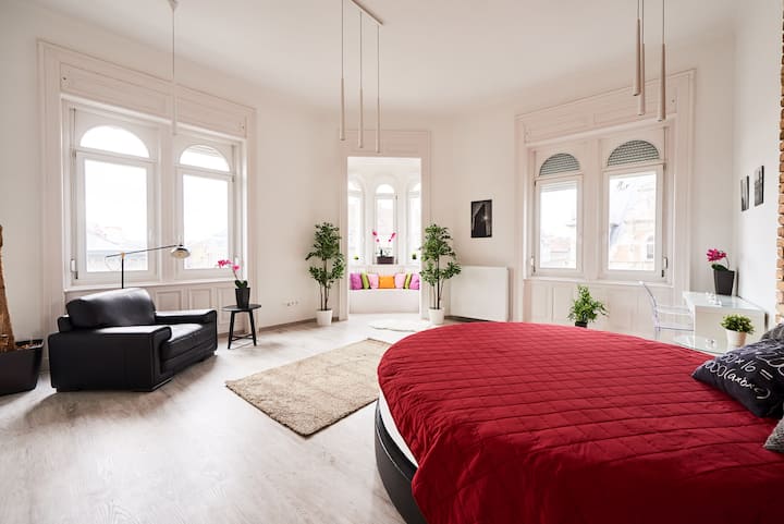 Modish, Spacious Flat For 8 Person In The Center - Budapest