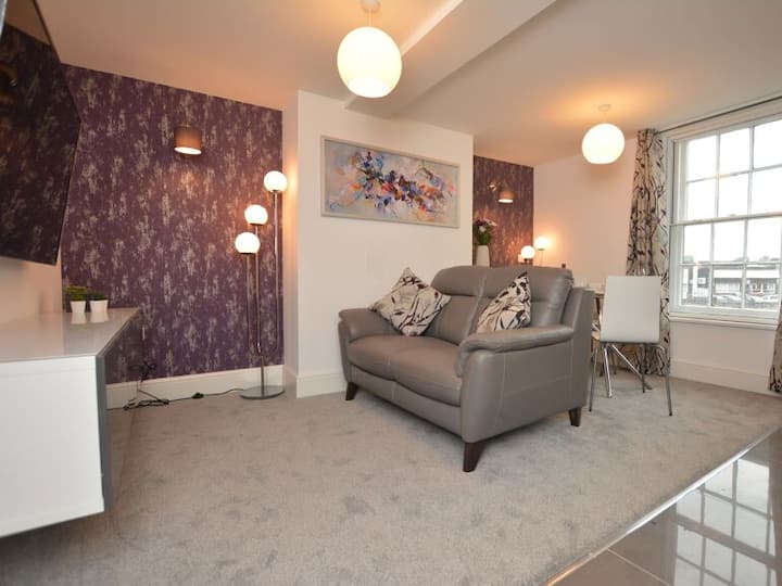 Home From Home In Style & Comfort - Chester, UK