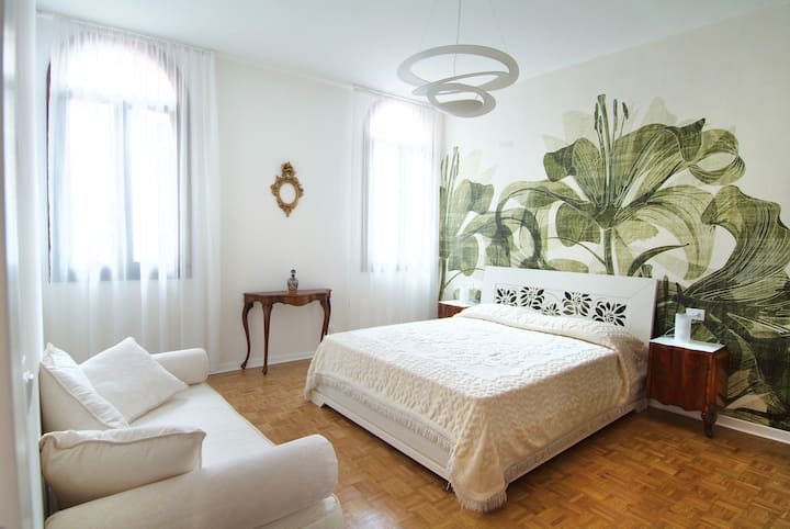 Bright And Stylish In Top Location - Venice