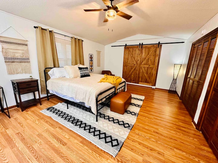 Townhome In Elizabethton, Tn Near Tweetsie Trail - Biltmore, TN