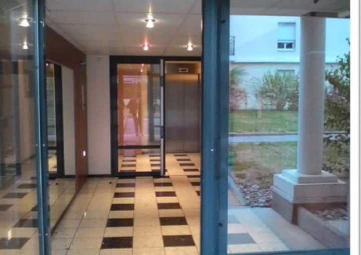 Charming 1bd Flat With Terrace, 500m From Geneva - Saint-Julien-en-Genevois