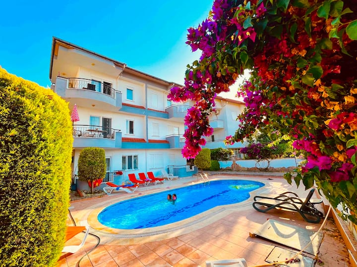 Spacious Villa Unit | Pool Access | Sleeps 6 | 3wc - Side