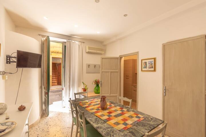 Civico 15
Donna Antonia - Santa Flavia