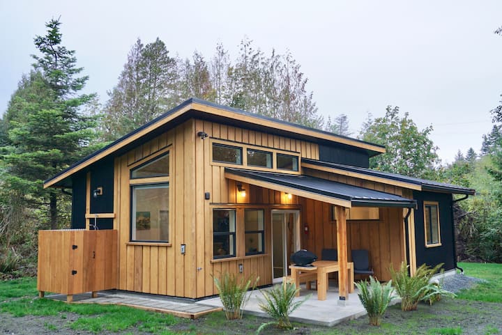 Zephyr Cottage & Sauna-west Coast Living In Sooke - Sooke