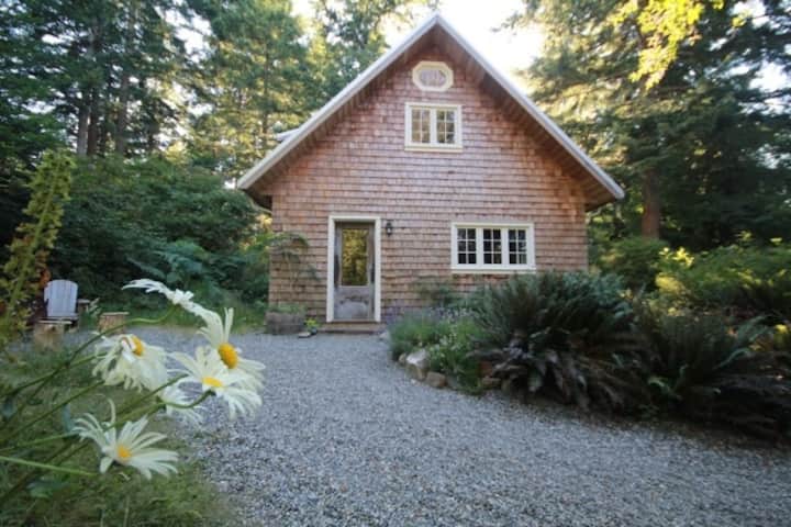 Perrywinkle Cottage On Bliss Farm, Quadra Island - Quadra Island