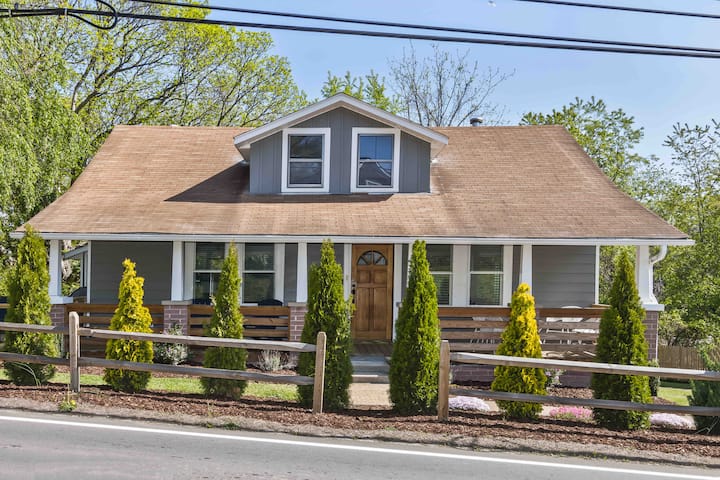 Sweet Bungalow 8 Minutes To Downtown Avl - Asheville, NC