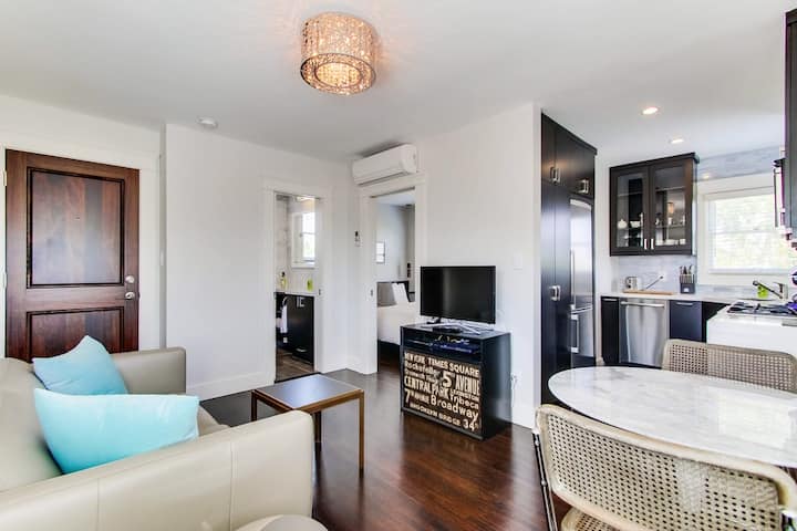 Compact, Sexy, Modern For Two - San Diego, CA