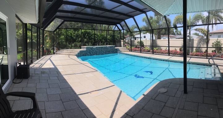 Gorgeous Pool Home, Sleeps 8 - Sarasota, FL