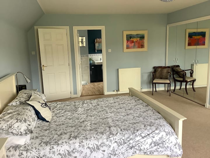 Old World Hospitality With Modern Comforts. - Aboyne