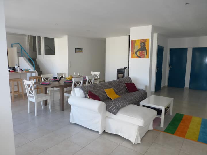 Maison Individuelle, Centre Ville, Très Calme - Manou