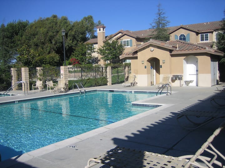 2 Bedroom 1 Bath Turnkey Socal Home - Thousand Oaks, CA