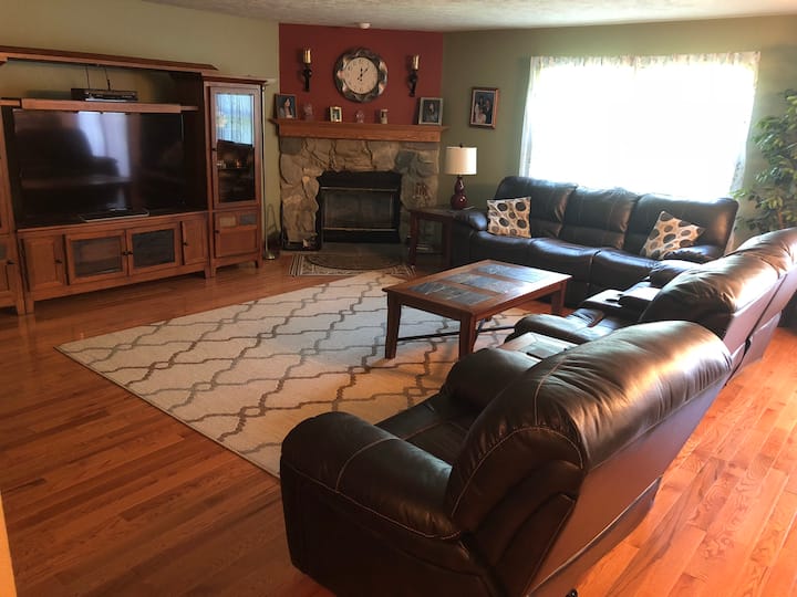 Notre Dame Retreat! Large Home In South Bend, In! - Potato Creek State Park, North Liberty