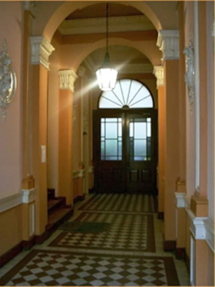 Renovated Apt In An Old Building - Berlim