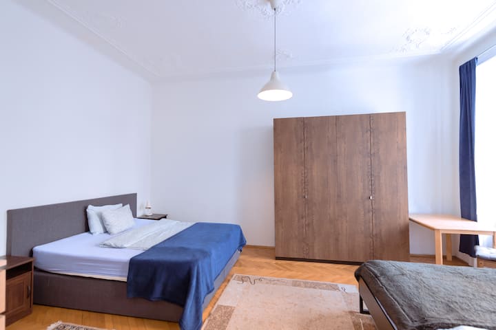 * Hidden Old Town Retreat For Families 2bdrm - براغ
