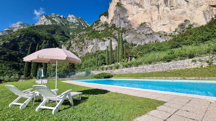 Lake View Park & Pool Apartment - Riva del Garda