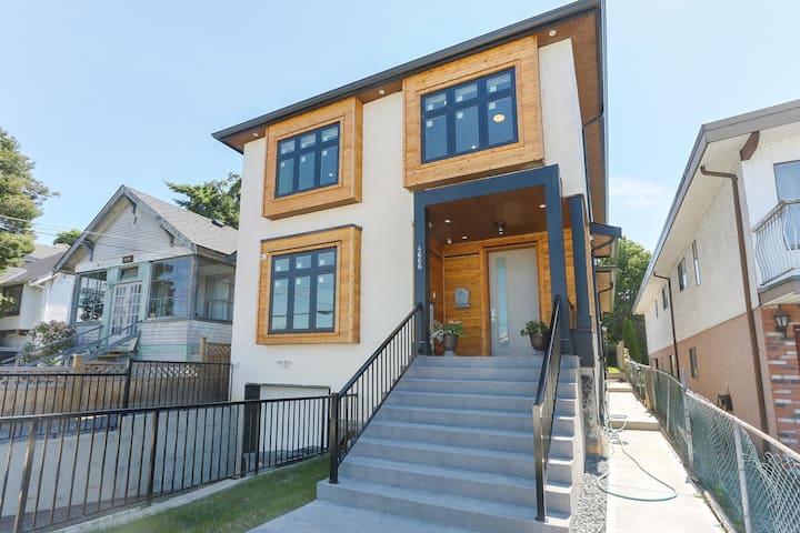 4bdrm/4bth Spacious Getaway For Your Family - Vancouver