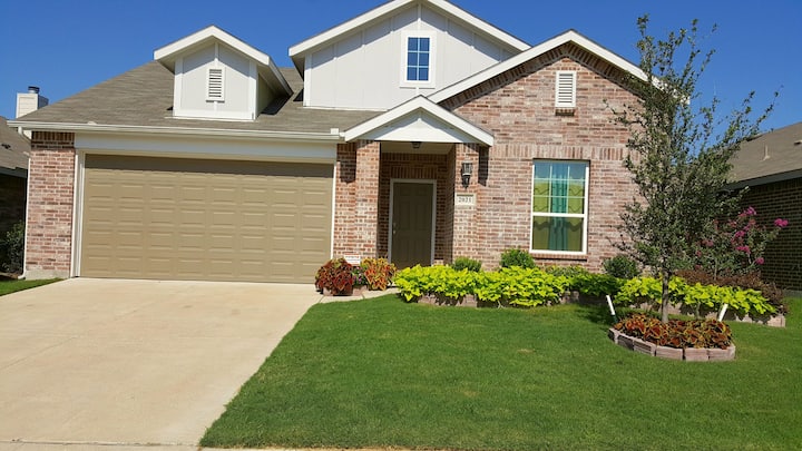 Cozy Room & Full Bathroom, Fridge, Microwave & Tv - Mesquite, TX