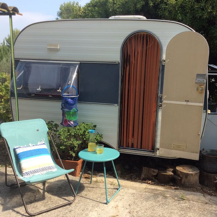 Vintage 70s Cosy Caravan - Mougins