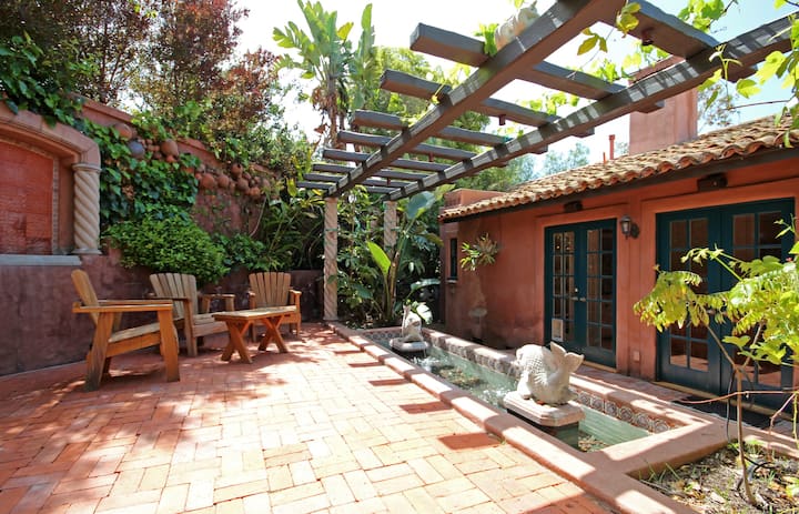 Private Bed/bath In Spanish Villa - San Diego, CA