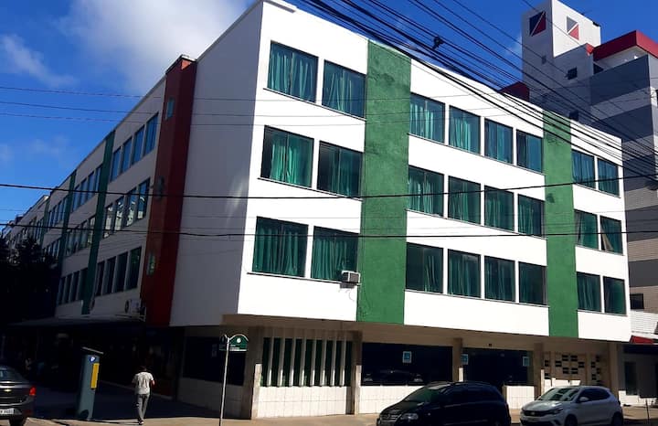 Apto 214 Uma Quadra Da Praia Do Forte (Fundos) -