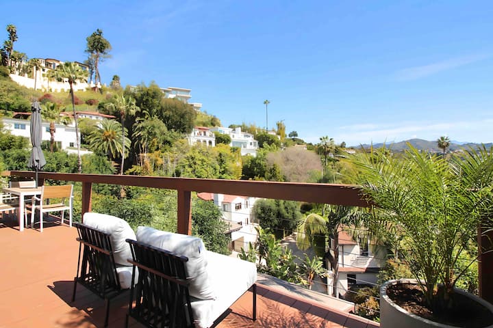 Luxurious Hollywood Hills Dream W Cityview Terrace - Hollywood, CA
