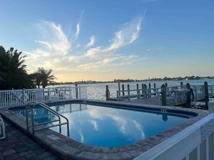 Welcome To Paradise On The Water! - Treasure Island, FL