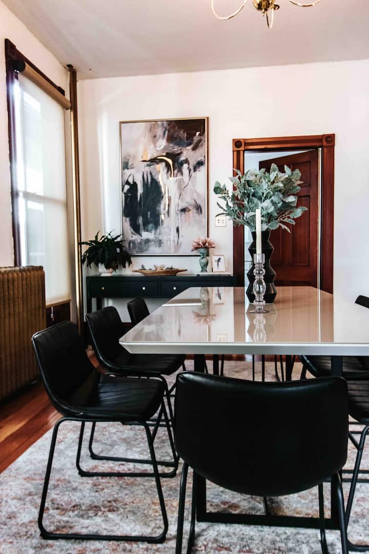 Lux Downtown Escape | Outdoor Movie Screen - ウィスコンシン州