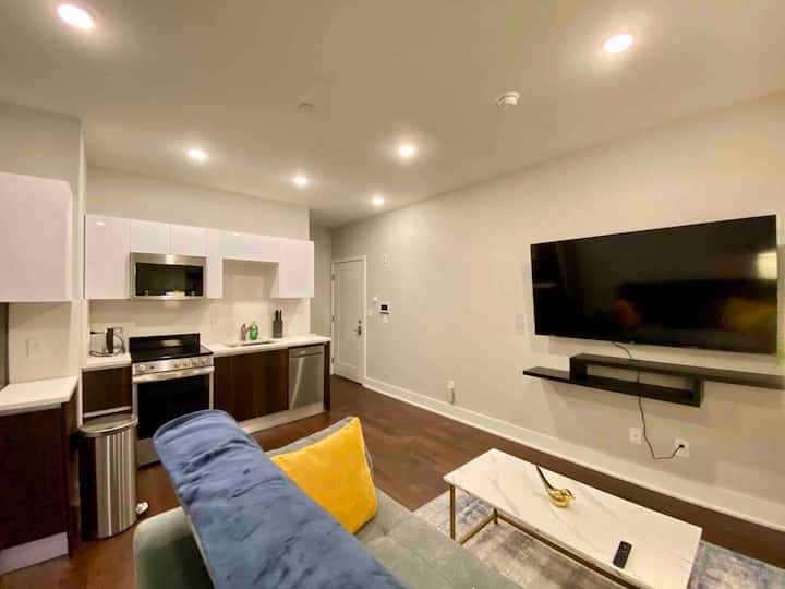 *King-bed Suite* Sleeps 4 * 65" Tv *Rittenhouse* - Philadelphia, PA