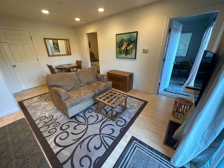 2-br Suite With Kitchen Deck Views Laundry - San Anselmo, CA