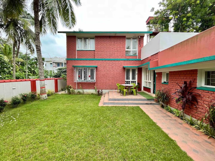 Red Brick Cottage With Garden For Day Booking Only - Kolkata