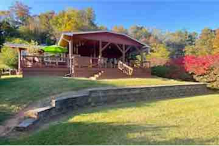Beautiful 3 Bdrm Home Covered Deck Mountain Views - Waynesville, NC