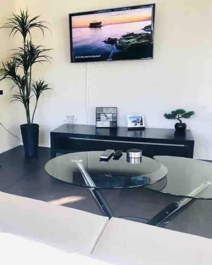 Cozy Beach Condo By The Sand - Hermosa Beach, CA