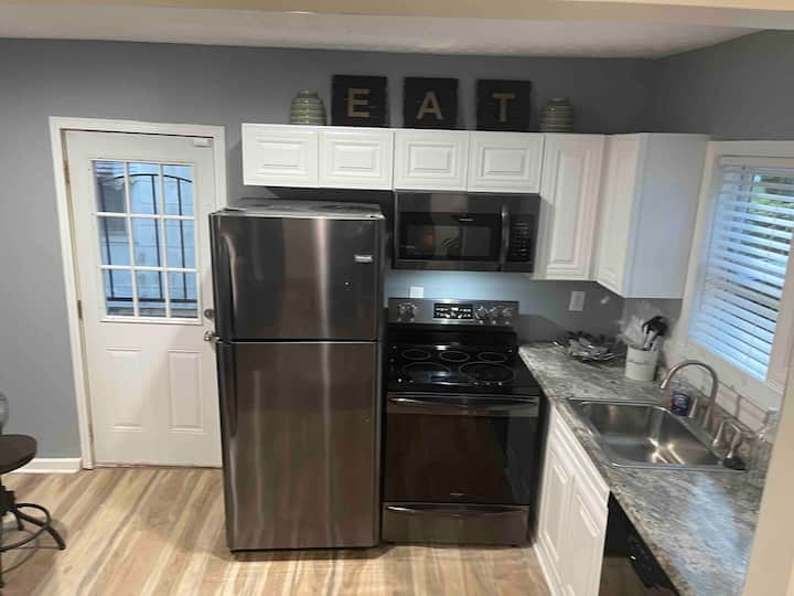 Comfy, Cozy, Charming Home -Downtown Atl & Airport - Atlanta, GA