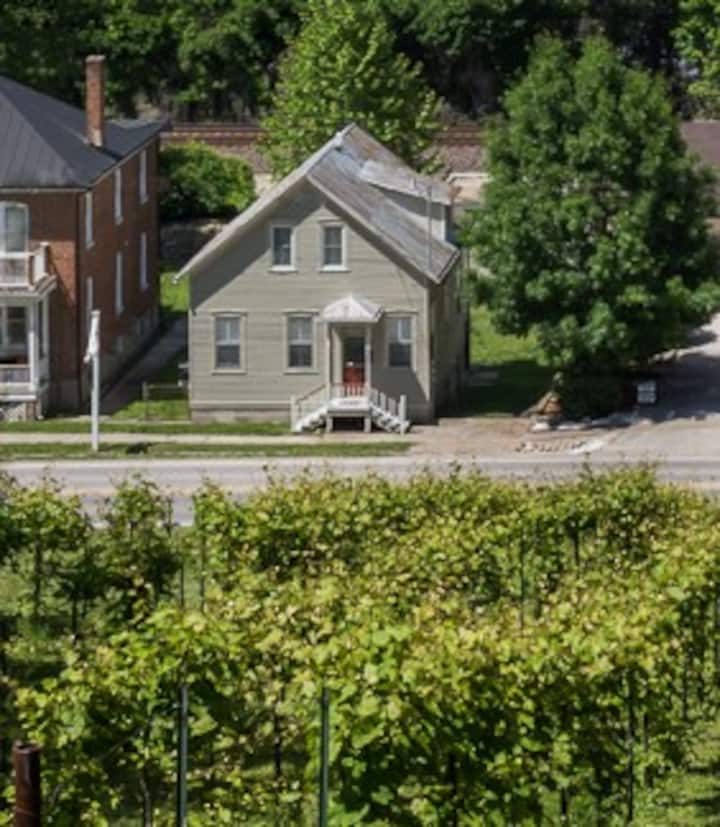 Vineyard Cottage Whole House - The Inn At Hermannhof - Hermann, MO